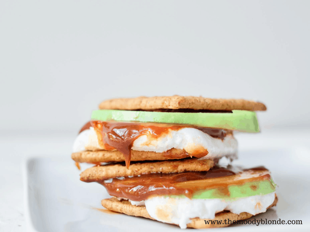 Easy Caramel Apple S'mores Dessert ~ The Moody Blonde